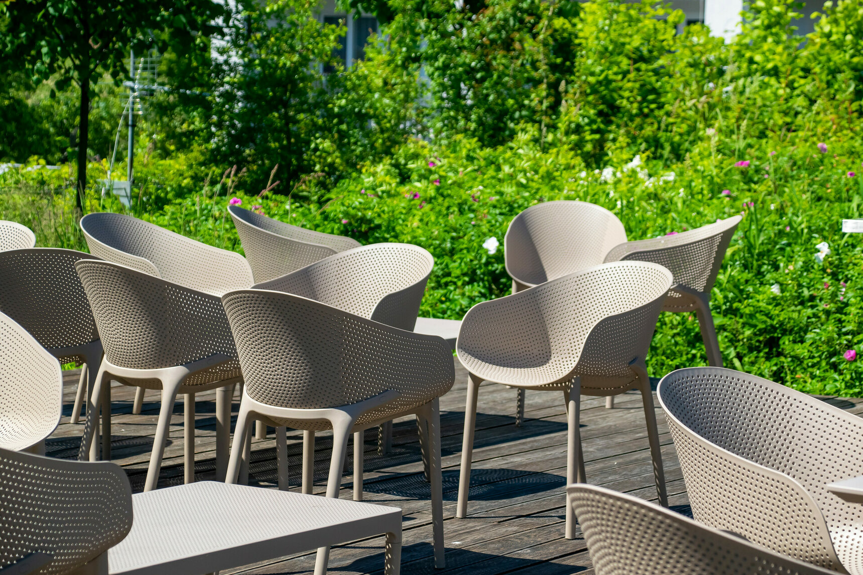 Stoličky Stoly - Ako správne vybrať plastové stoličky na terasu pre váš ...